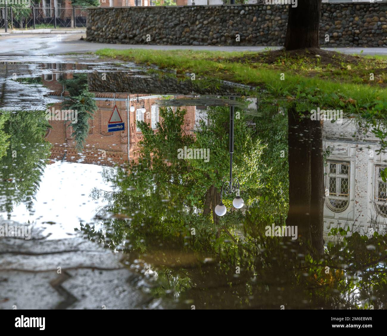 Buildings and rain hi-res stock photography and images - Alamy