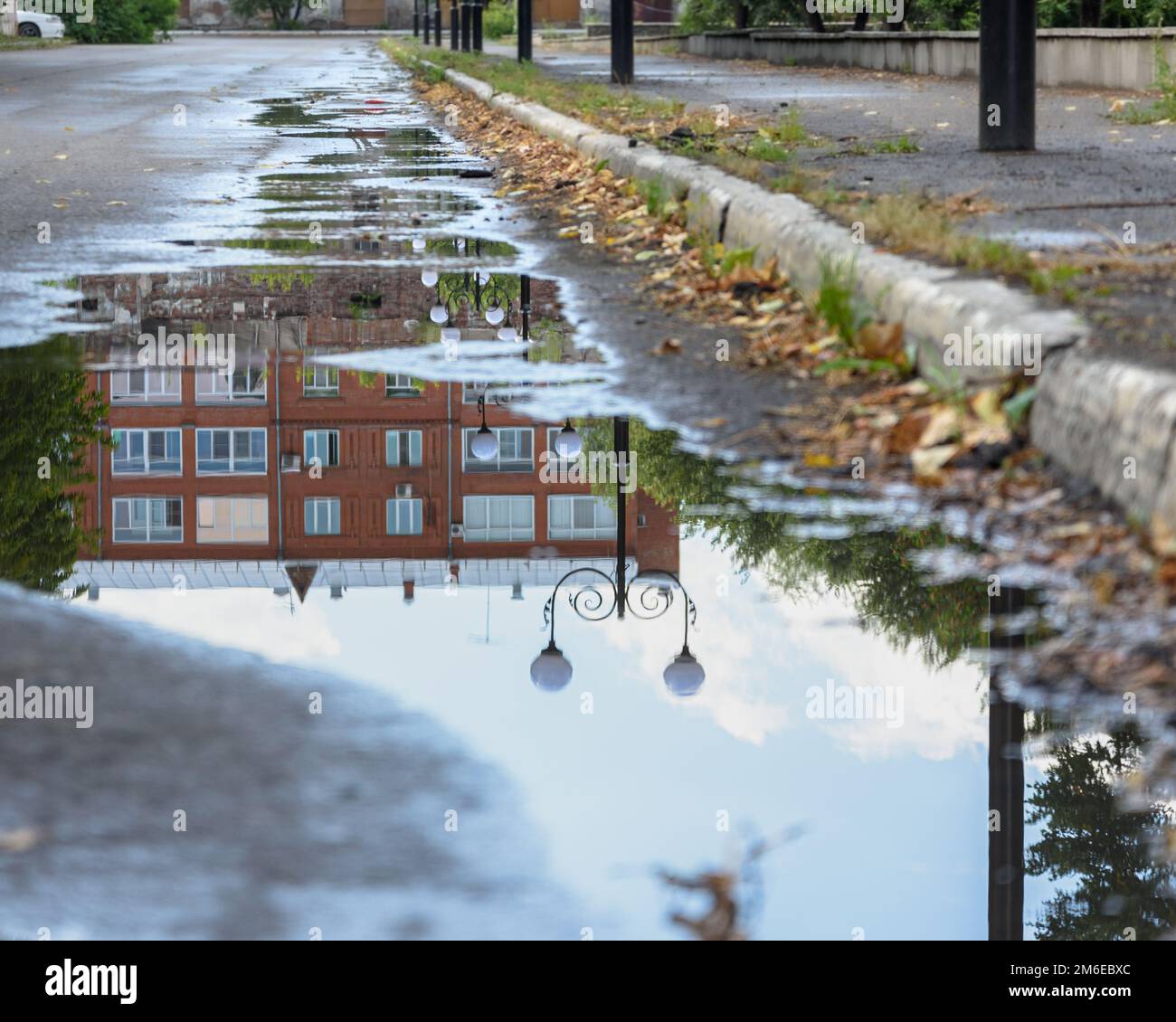 Buildings and rain hi-res stock photography and images - Alamy