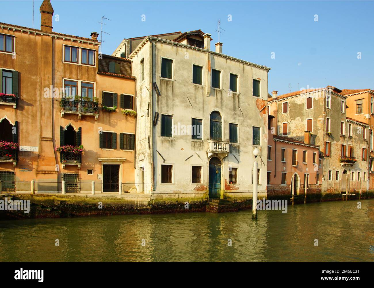 A warm summer morning and an exciting walk along the canals and city ...