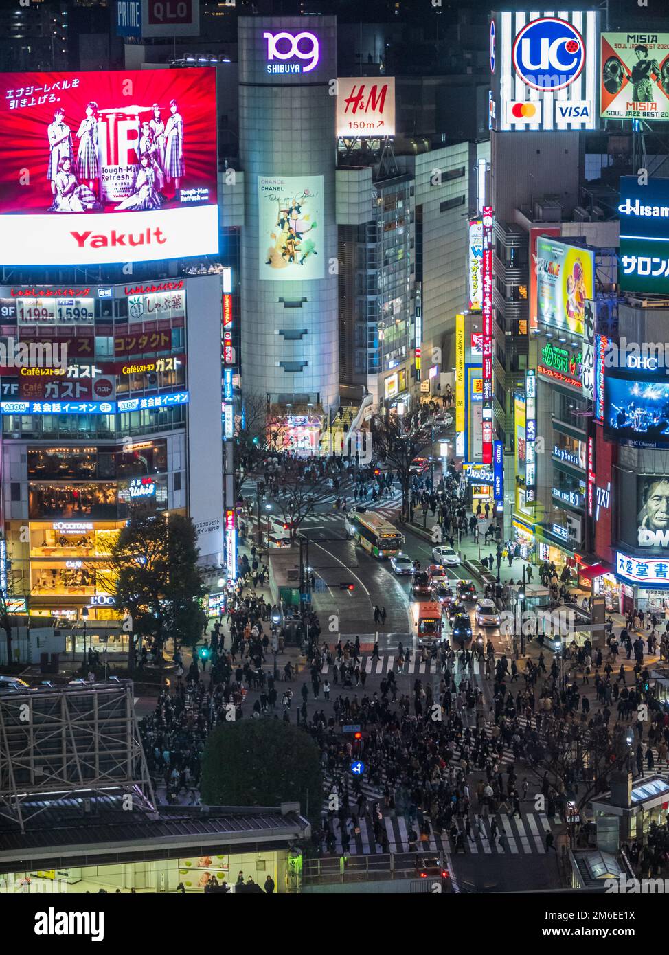 Tokyo iconic shibuya crossing hi-res stock photography and images - Alamy