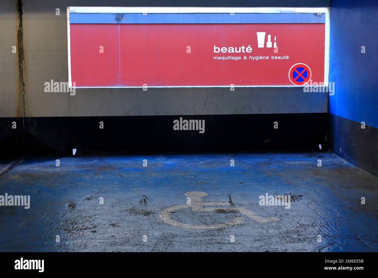 disabled parking place , Grasse, Parc naturel des Prealpes d'Azur ...