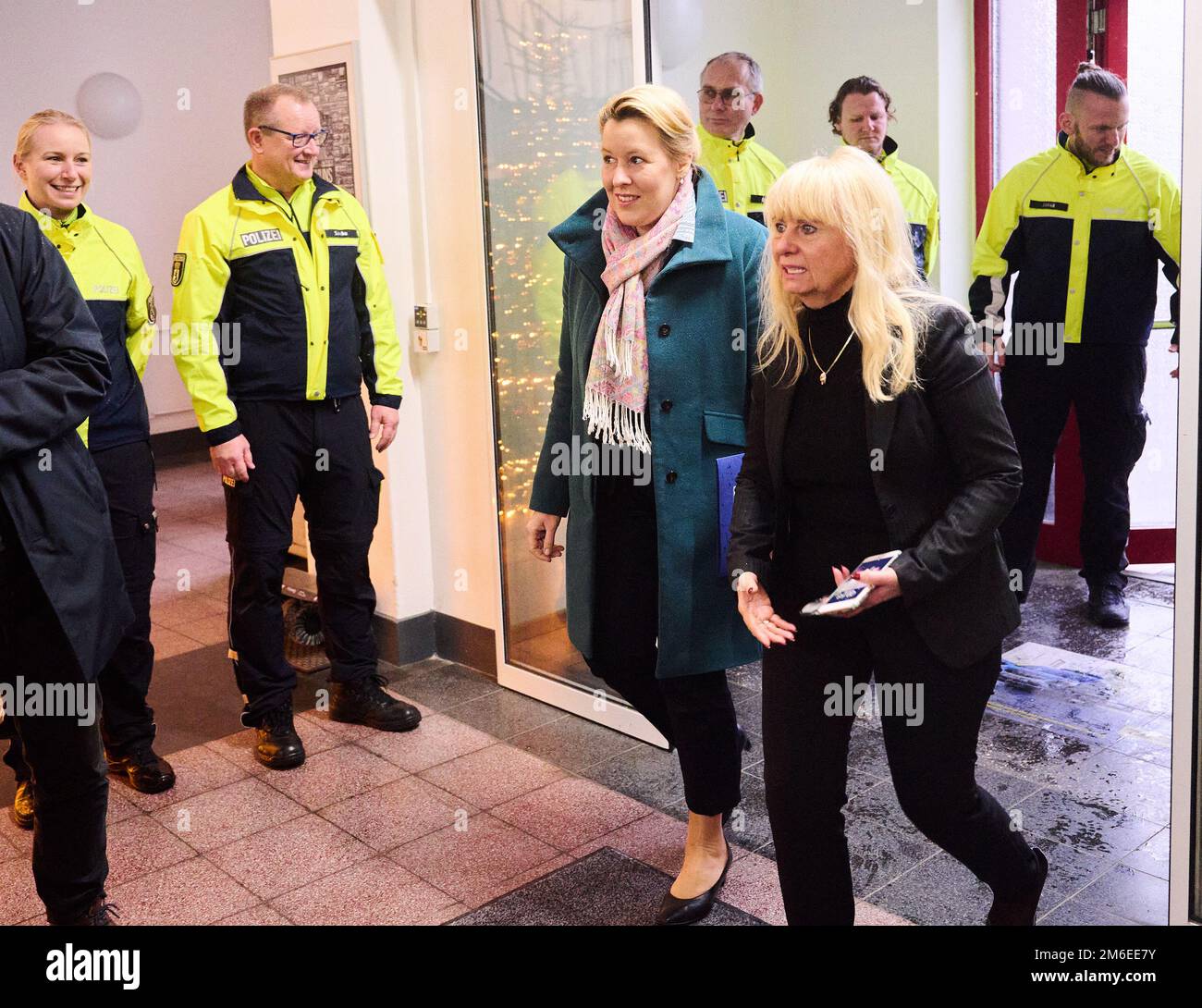 Berlin, Germany. 04th Jan, 2023. Franziska Giffey (3rd from right, SPD ...