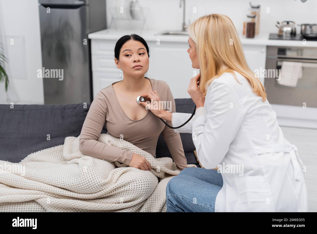 Doctor checking lungs hi-res stock photography and images - Alamy