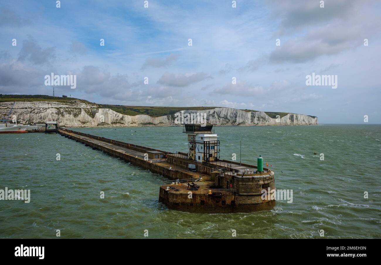 White cliffs of dover grass clear sky sea england Stock Photo - Alamy