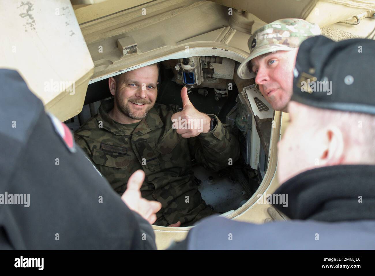 Soldier gives thumbs up hi-res stock photography and images - Alamy