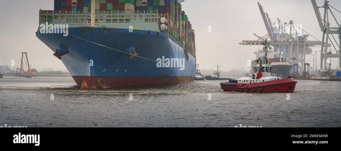 Sea cargo port in rainy hi-res stock photography and images - Alamy