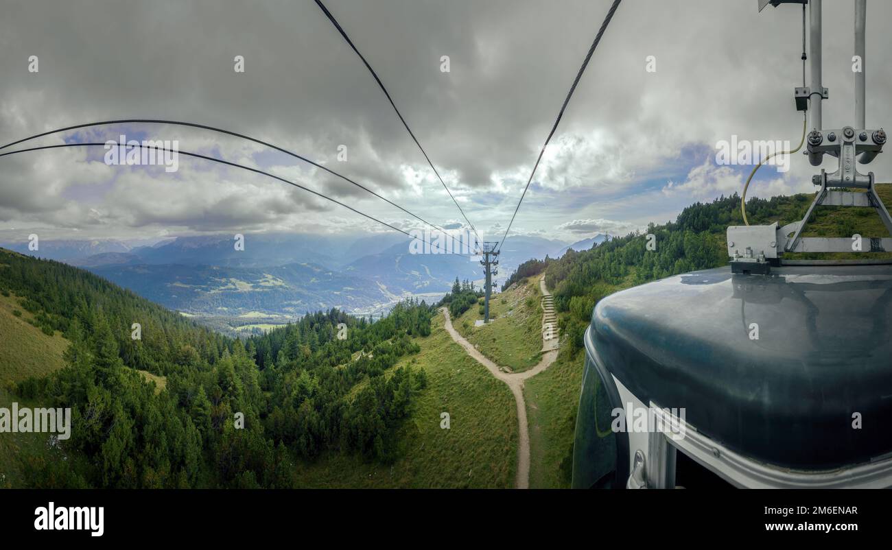 Hanging cable car hi-res stock photography and images - Alamy