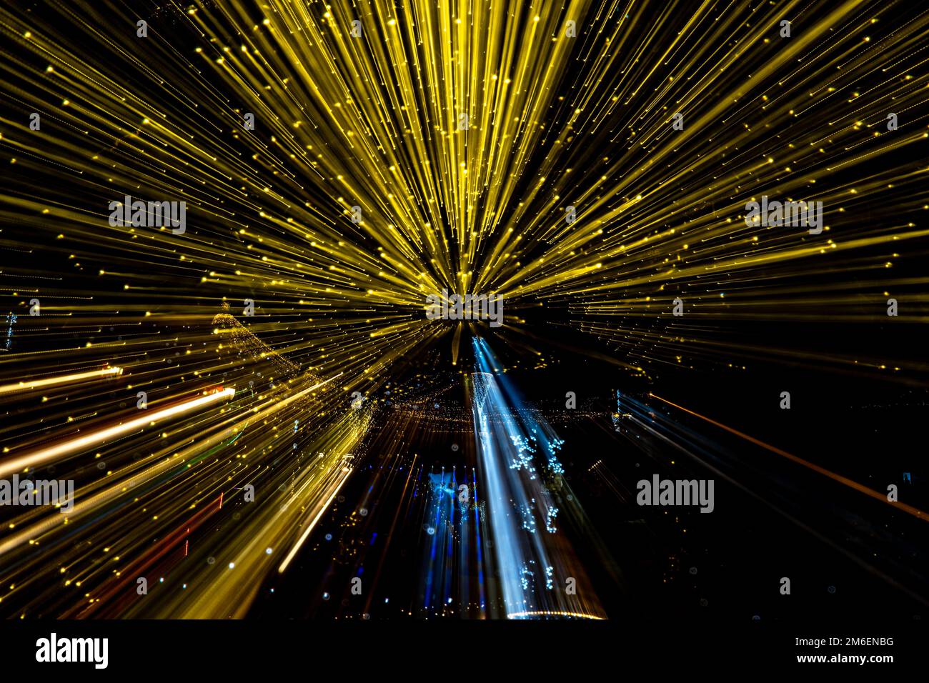 Lights trail using zoom techniques, Star warp, The effect of zooming in ...