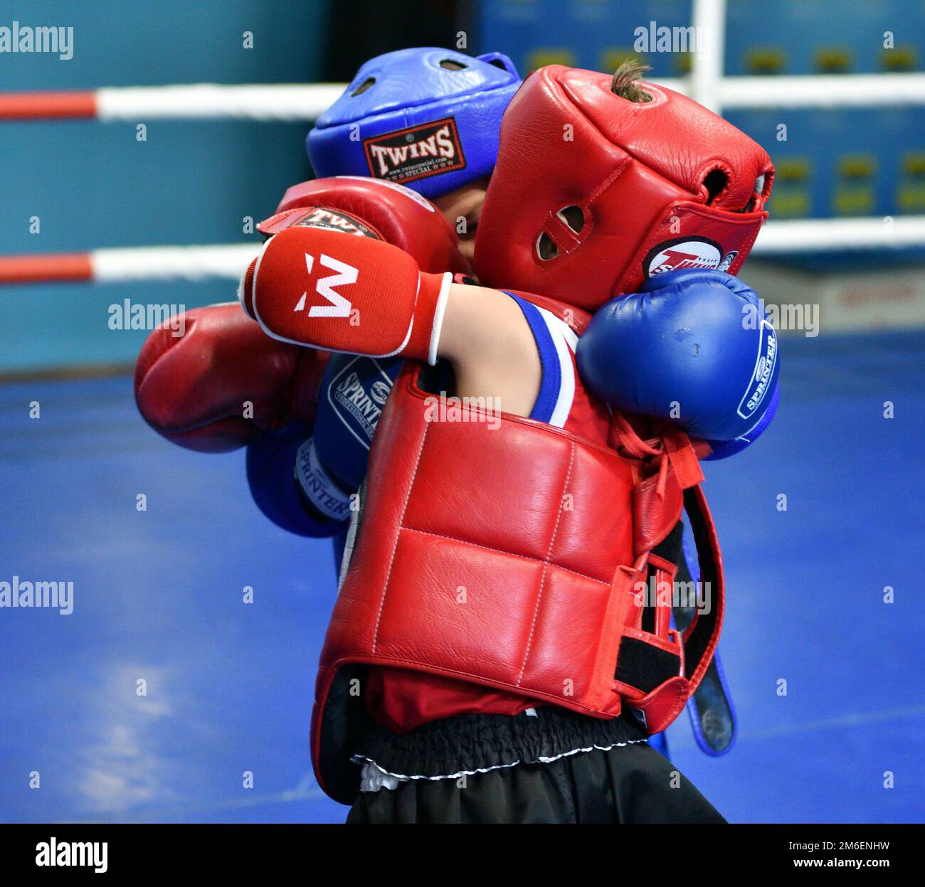 Boys boxing hi-res stock photography and images - Alamy