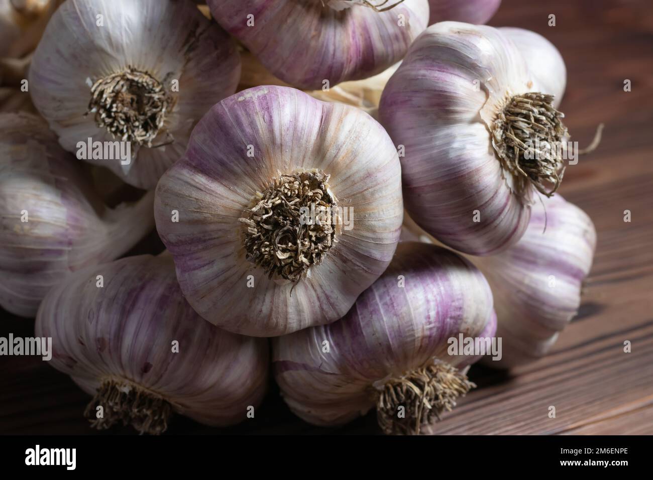 Bunch of garlic on wooden table close up Stock Photo - Alamy