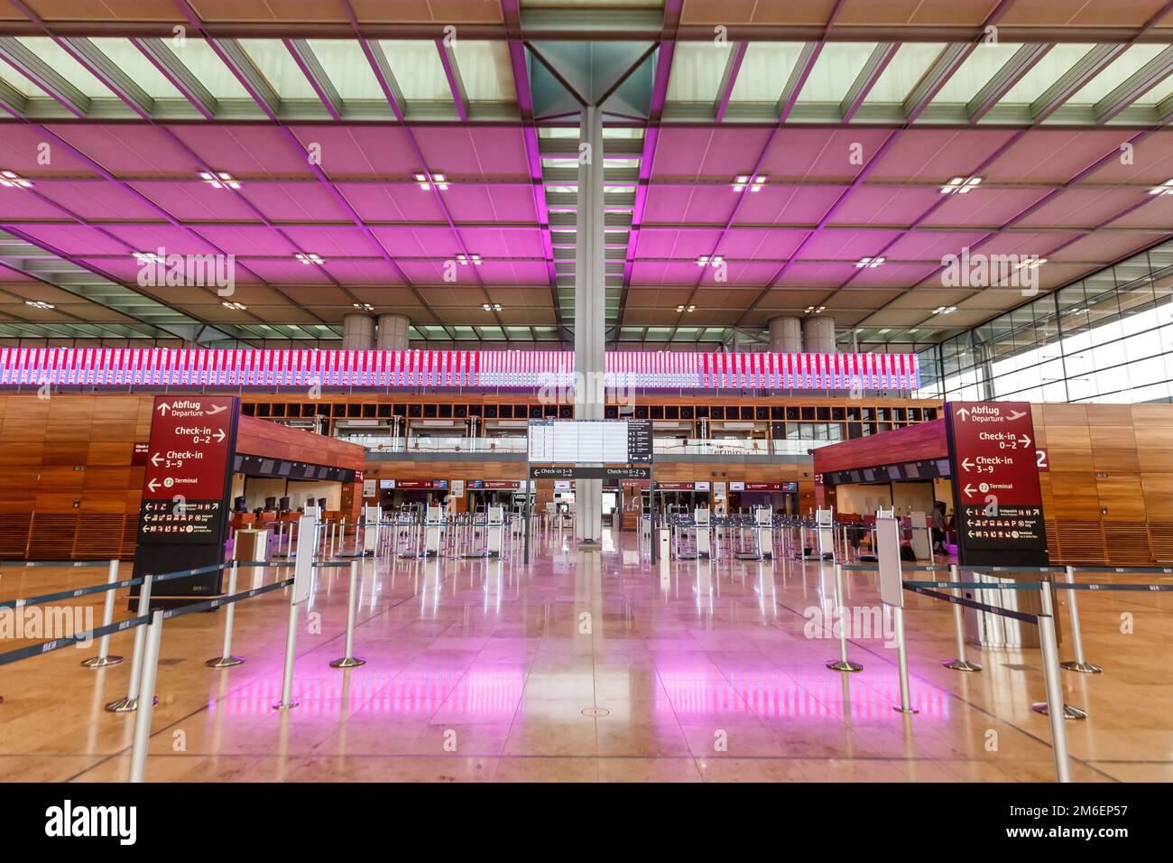 Flughafen Berlin Brandenburg BER Willy Brandt Airport Terminal 1 Stock ...