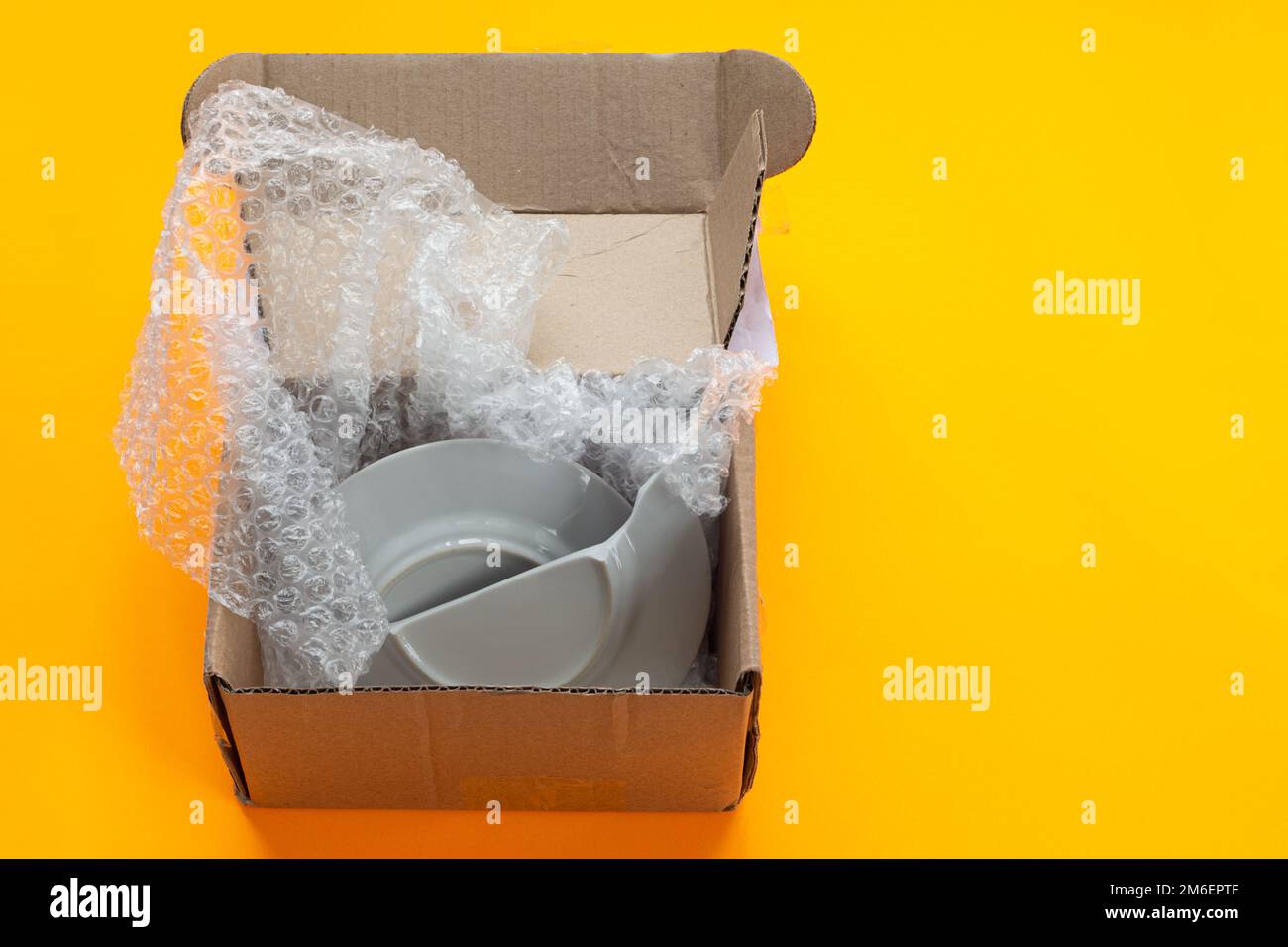 Broken dishes hi-res stock photography and images - Alamy
