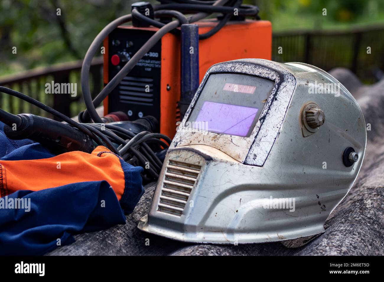 Welders mask hi-res stock photography and images - Alamy
