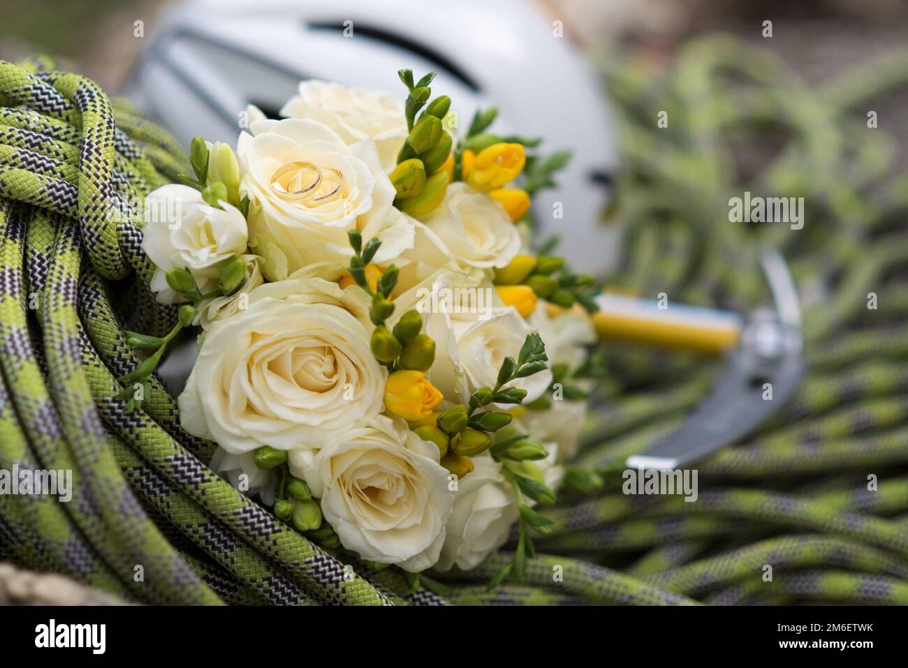 A wedding bouquet of white roses with gold hoops with rope Stock Photo ...