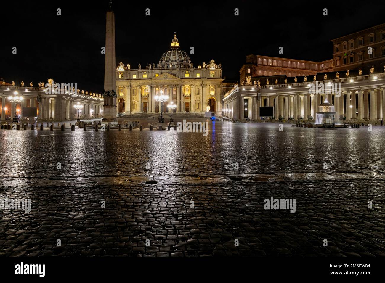 Basilica di San Pietro / Saint Peter Catholic Church at Night - Vatican ...