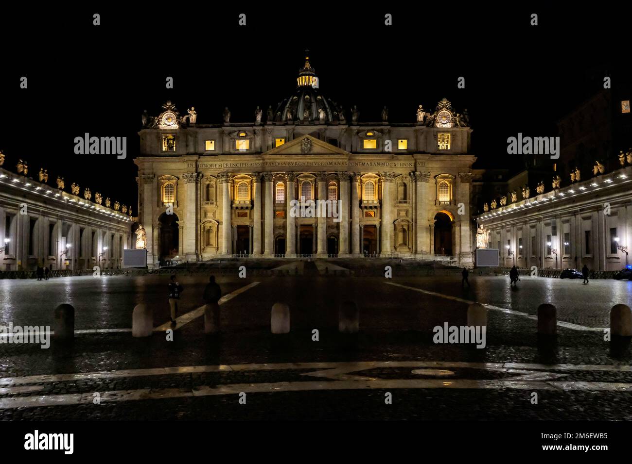 Basilica di San Pietro / Saint Peter Catholic Church at Night - Vatican ...