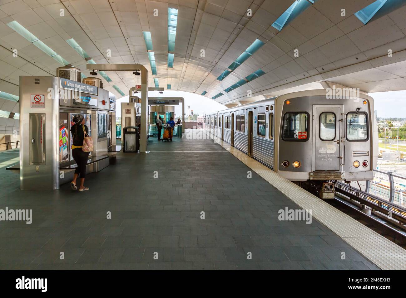 Miami Metrorail Metro Zug Bahn Bahnhof Station Flughafen Airport Stock ...