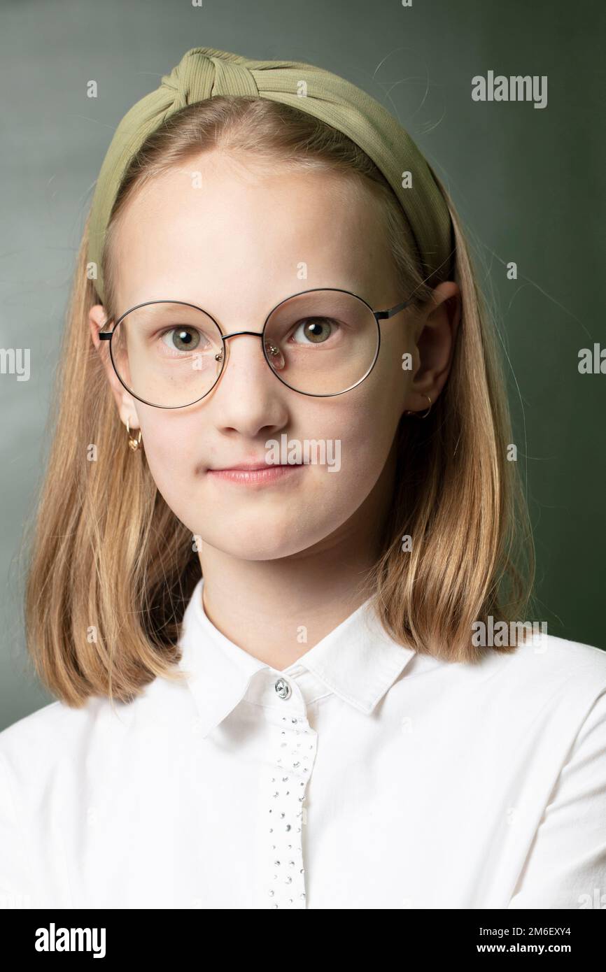 Middle school girl blonde hi-res stock photography and images - Alamy