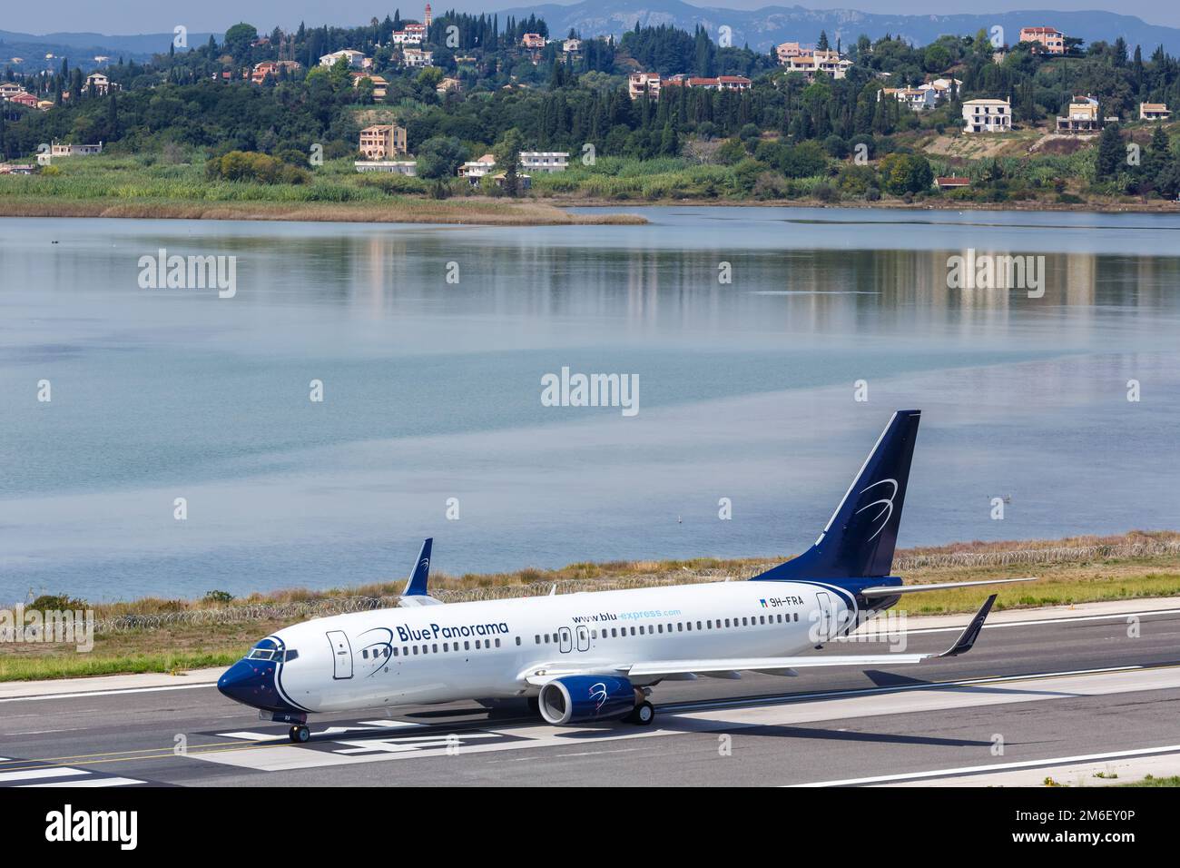 Blue Panorama Airlines Boeing 737-800 Flugzeug Flughafen Korfu in ... Blue Panorama Airlines Boeing 737-800 Flugzeug Flughafen Korfu in ...