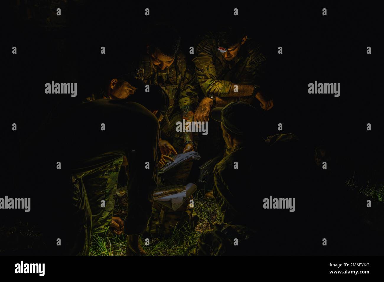 Members of the 7th Special Forces Group (Airborne) conduct dead ...