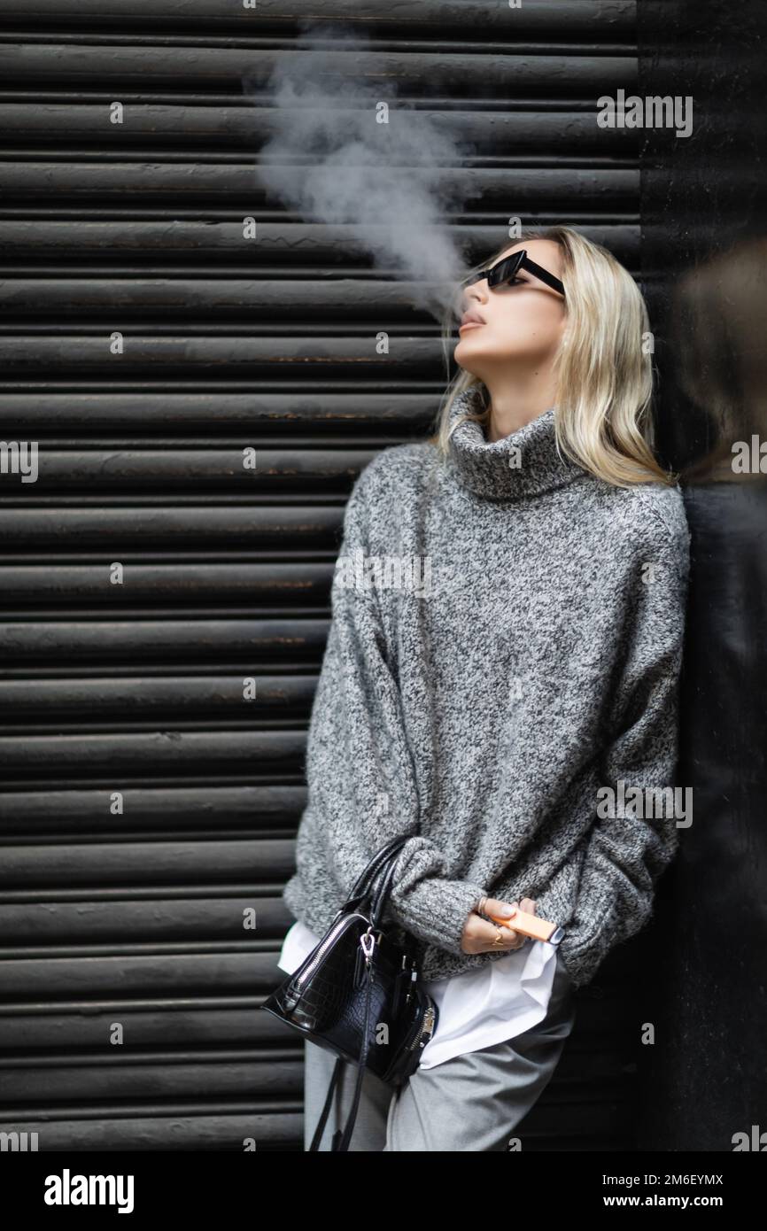 Smoking blonde woman hi-res stock photography and images - Alamy