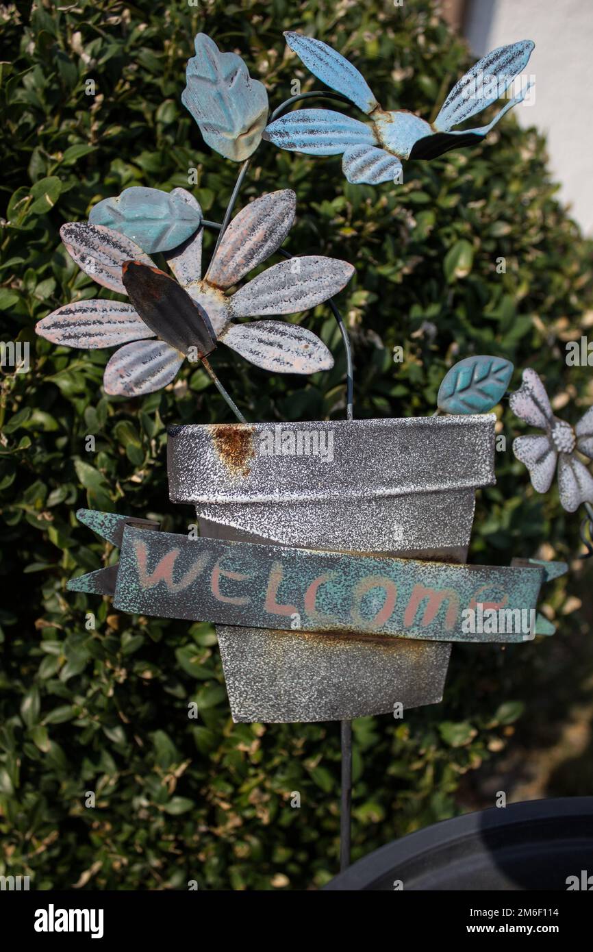 Welcome sign near the entrance to the house Stock Photo - Alamy