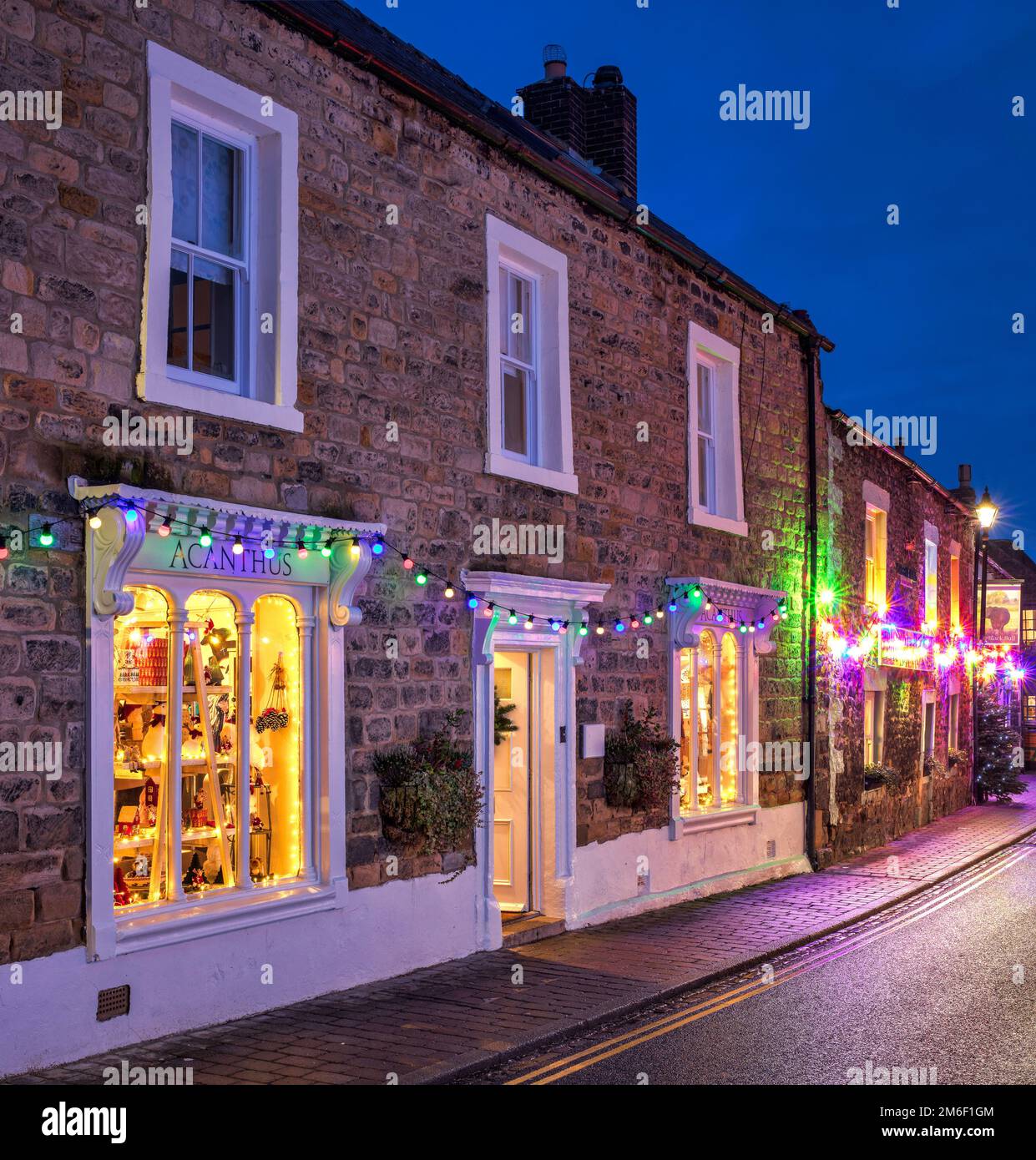 England village christmas hi-res stock photography and images - Alamy