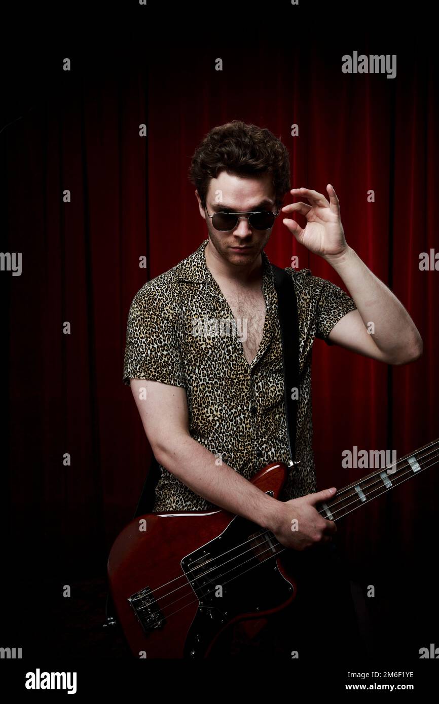 Mike kerr guitar player hi-res stock photography and images - Alamy