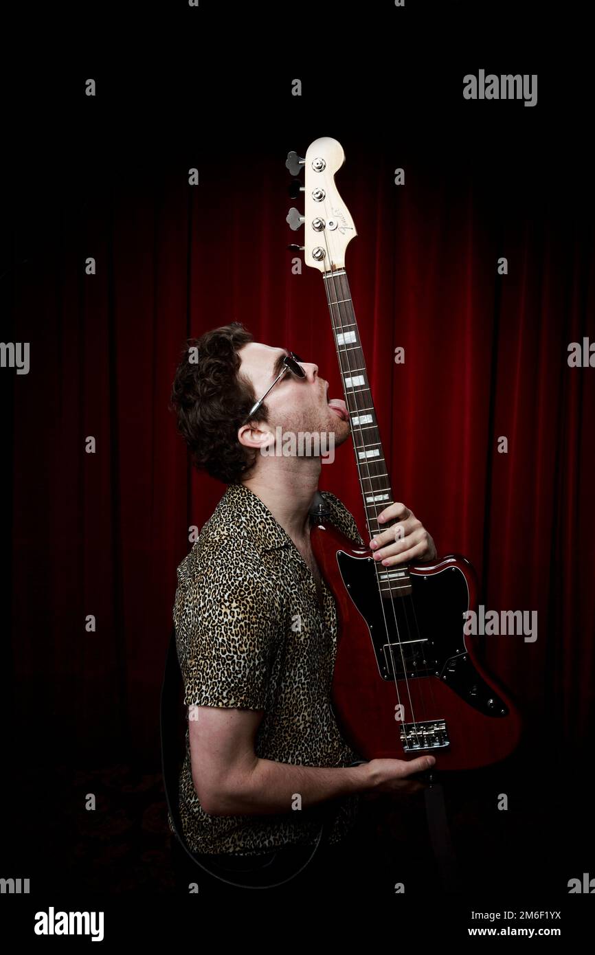 Royal blood guitar player hi-res stock photography and images - Alamy Royal blood guitar player hi-res stock photography and images - Alamy