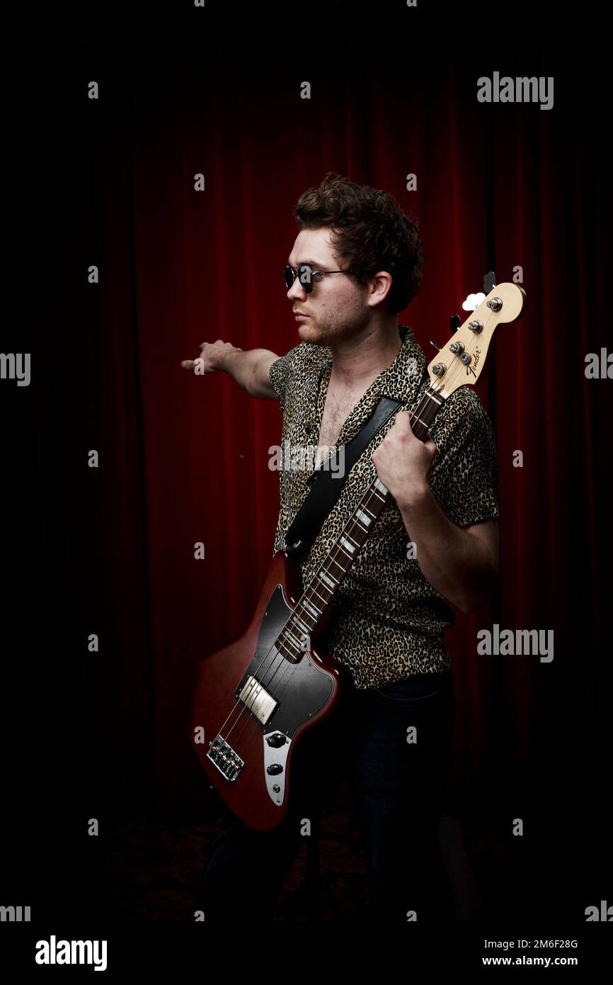 Mike kerr guitar player hi-res stock photography and images - Alamy