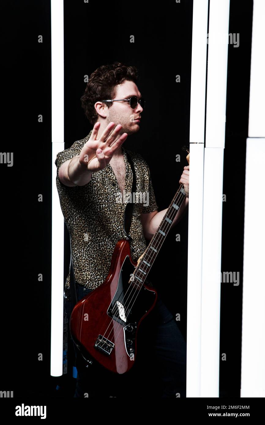 Mike kerr guitar player hi-res stock photography and images - Alamy