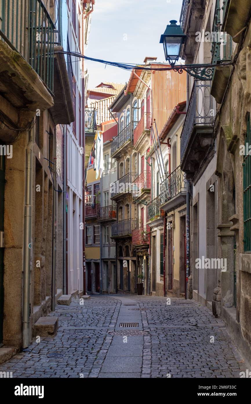 Old streets historic houses hi-res stock photography and images - Alamy