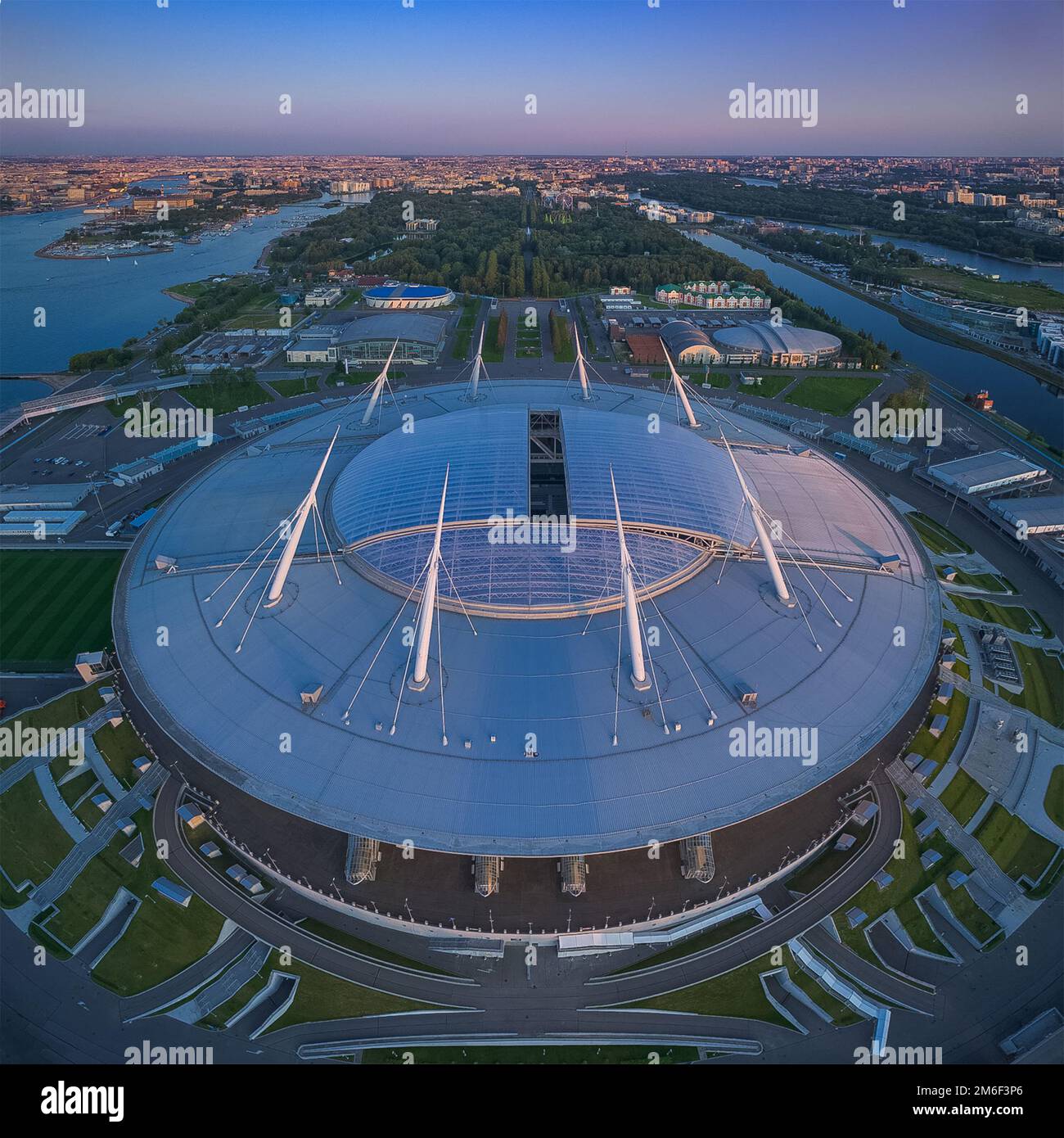 Team building above view hi-res stock photography and images - Alamy