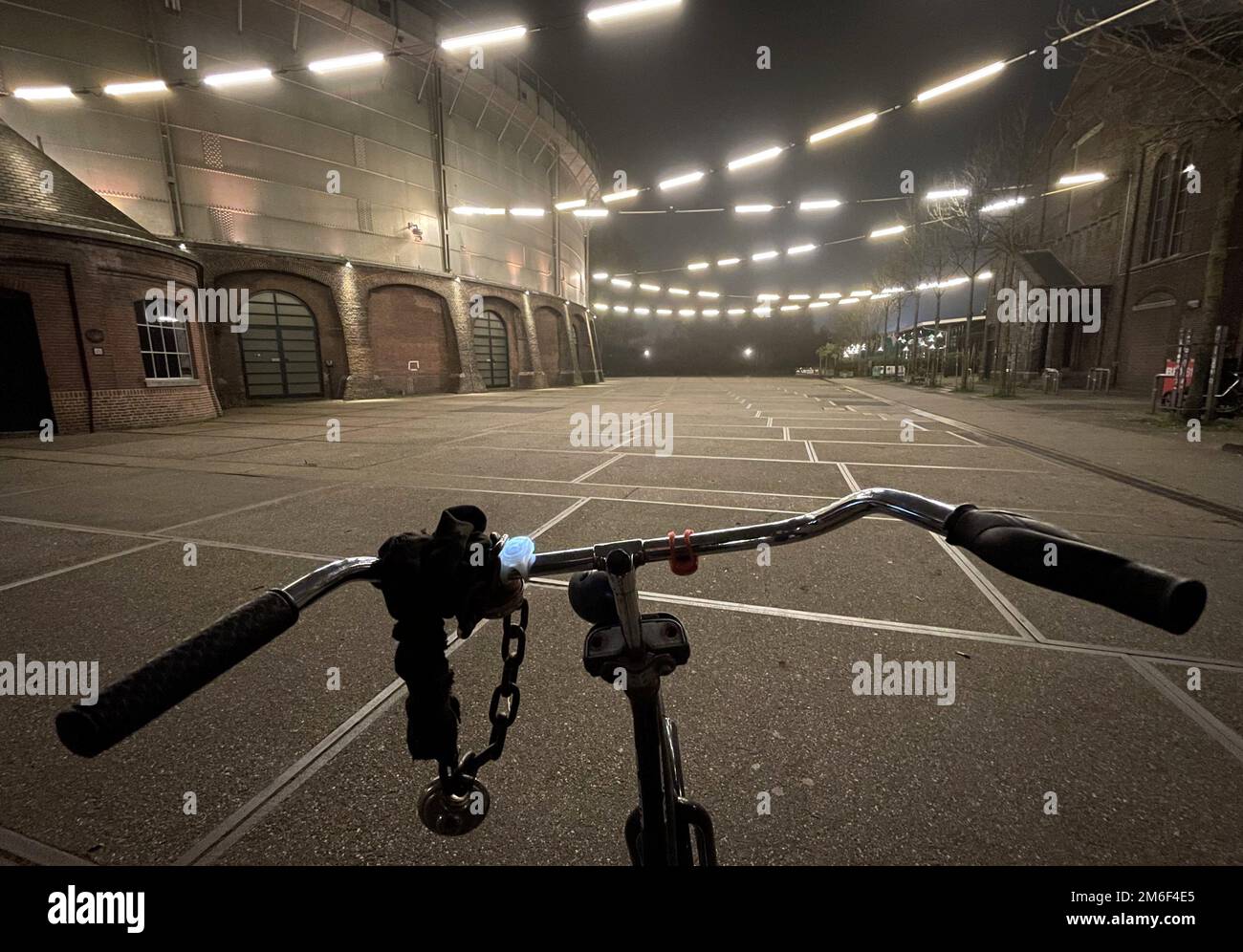 Empty streets in amsterdam during lockdown second wave covid measures ...