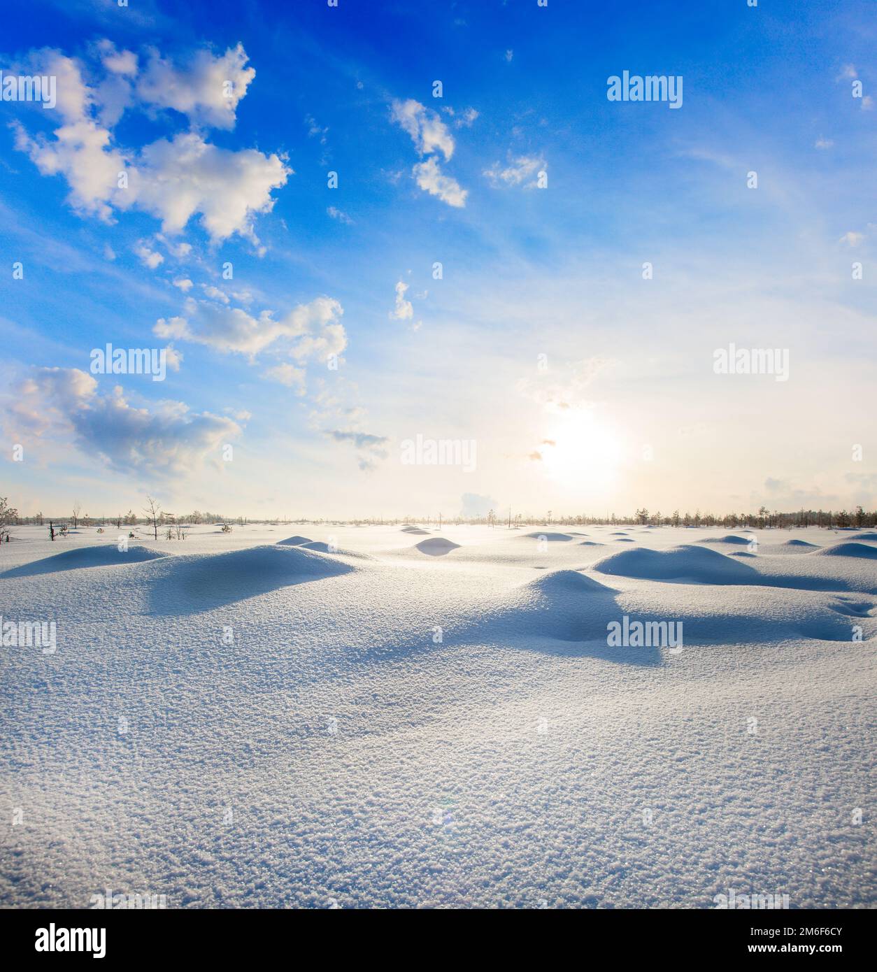 Snow hills hi-res stock photography and images - Alamy