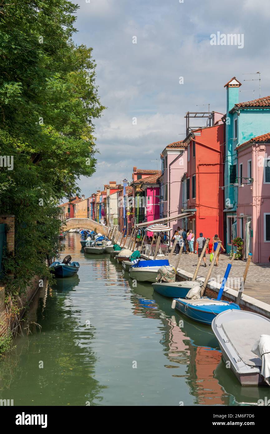 Discovery of the city of Venice, Burano and its small canals and ...
