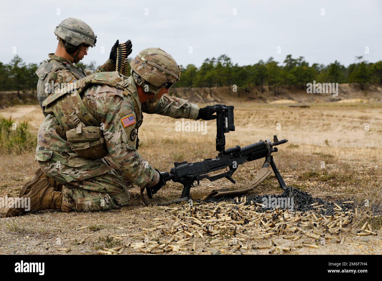 Soldiers with the 2nd-113th load a M240 in a live fire exercise at ...