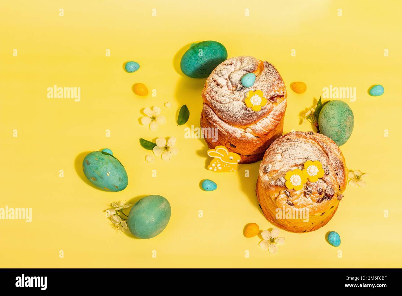 Easter cake Cruffin or sweet bread kulich and traditional painted eggs ...