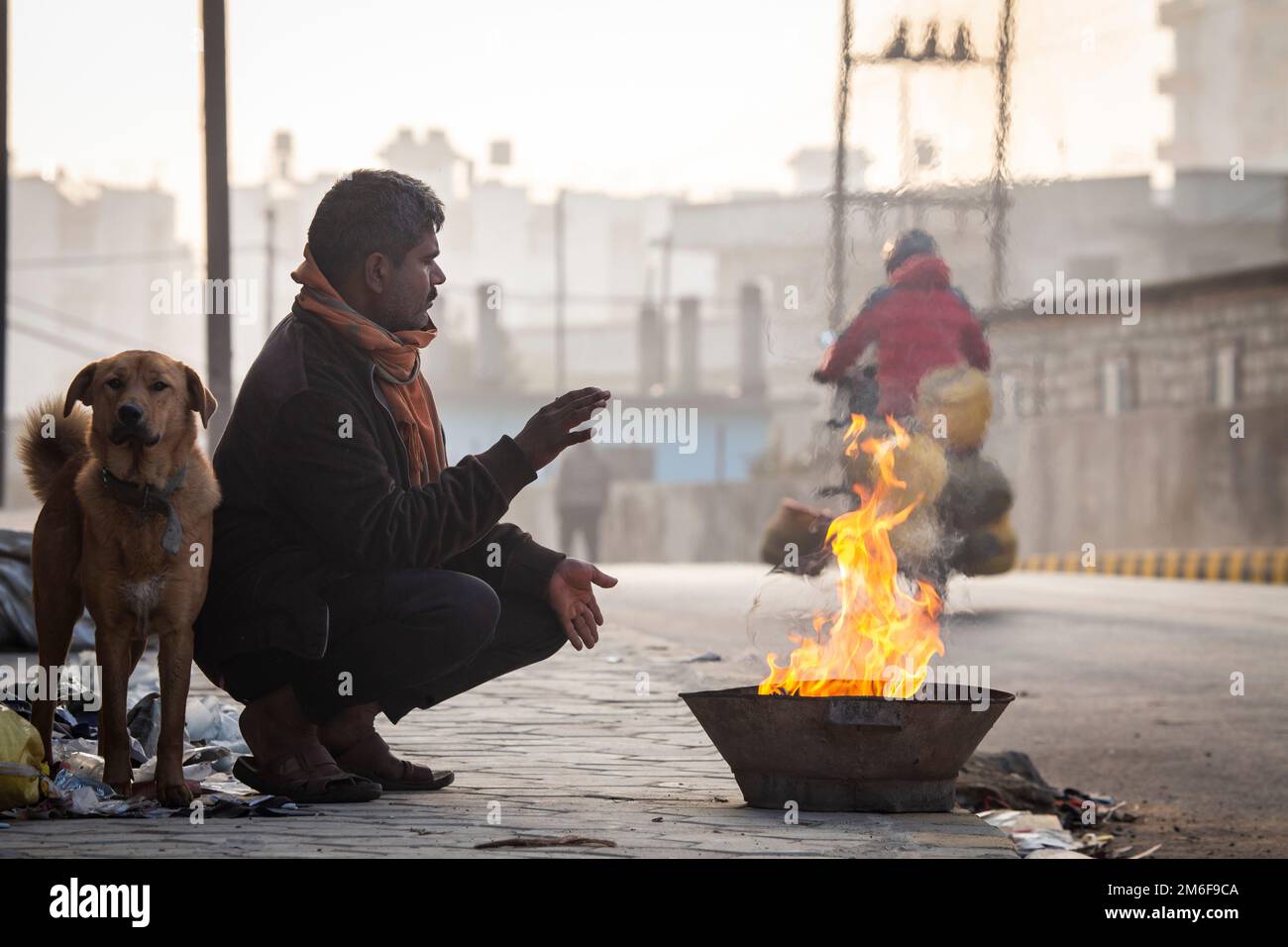 Lalitpur, Nepal. 4th Jan, 2023. A man makes a fire to keep warm during ...