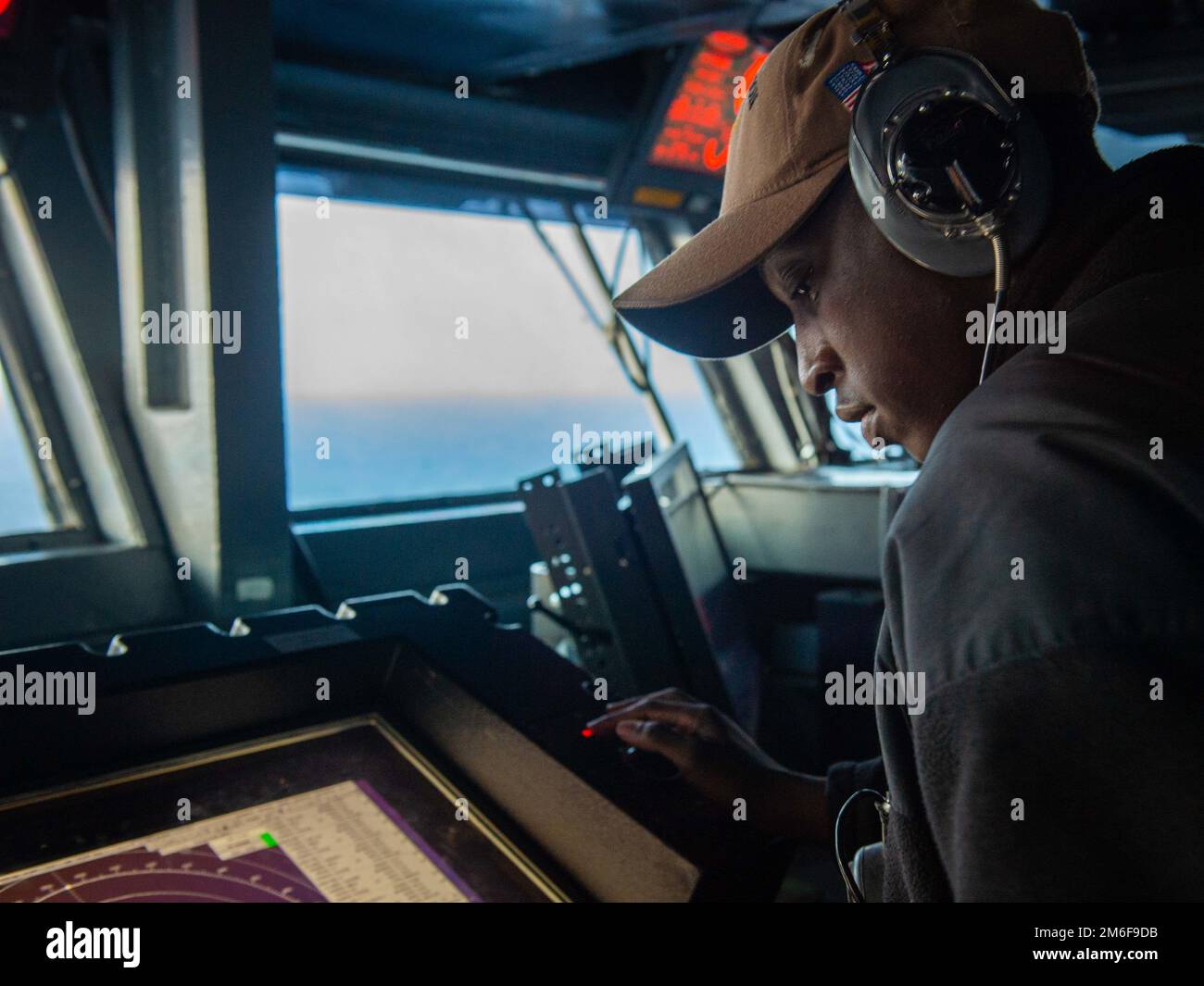 220427-N-EE352-1012 PACIFIC OCEAN (Apr. 27, 2022) Operations Specialist ...