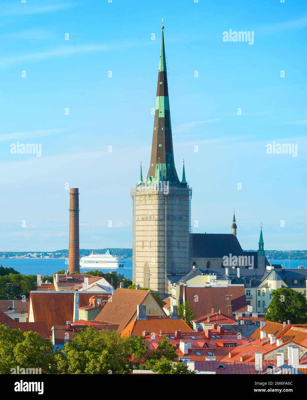 Tallinn old town aerial buildings hi-res stock photography and images ...