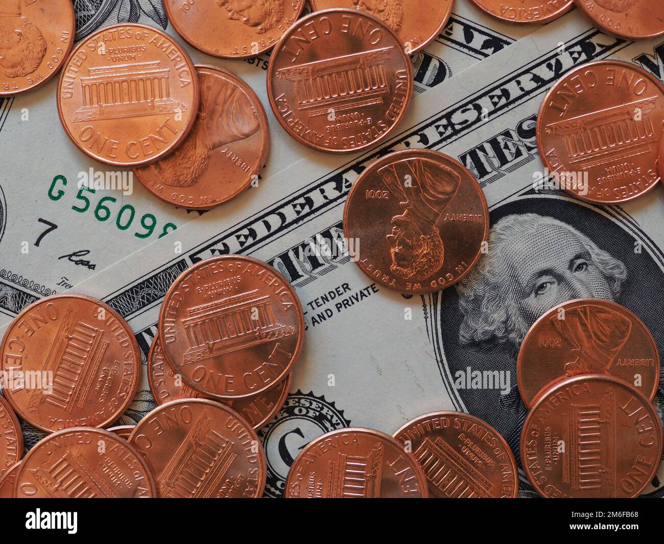 Dollar notes and coins, United States Stock Photo - Alamy