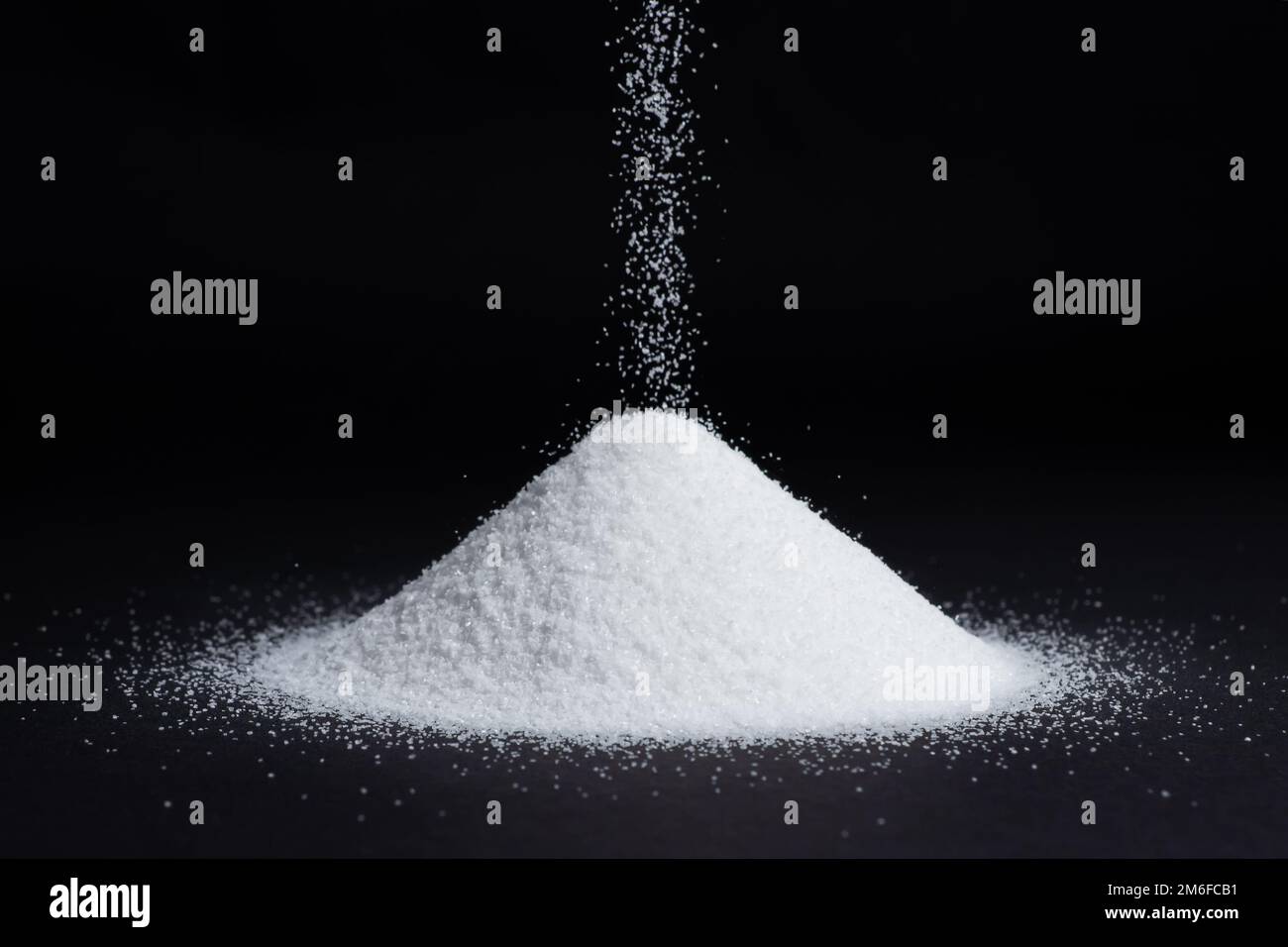 Sand falling through hourglass hi-res stock photography and images - Alamy