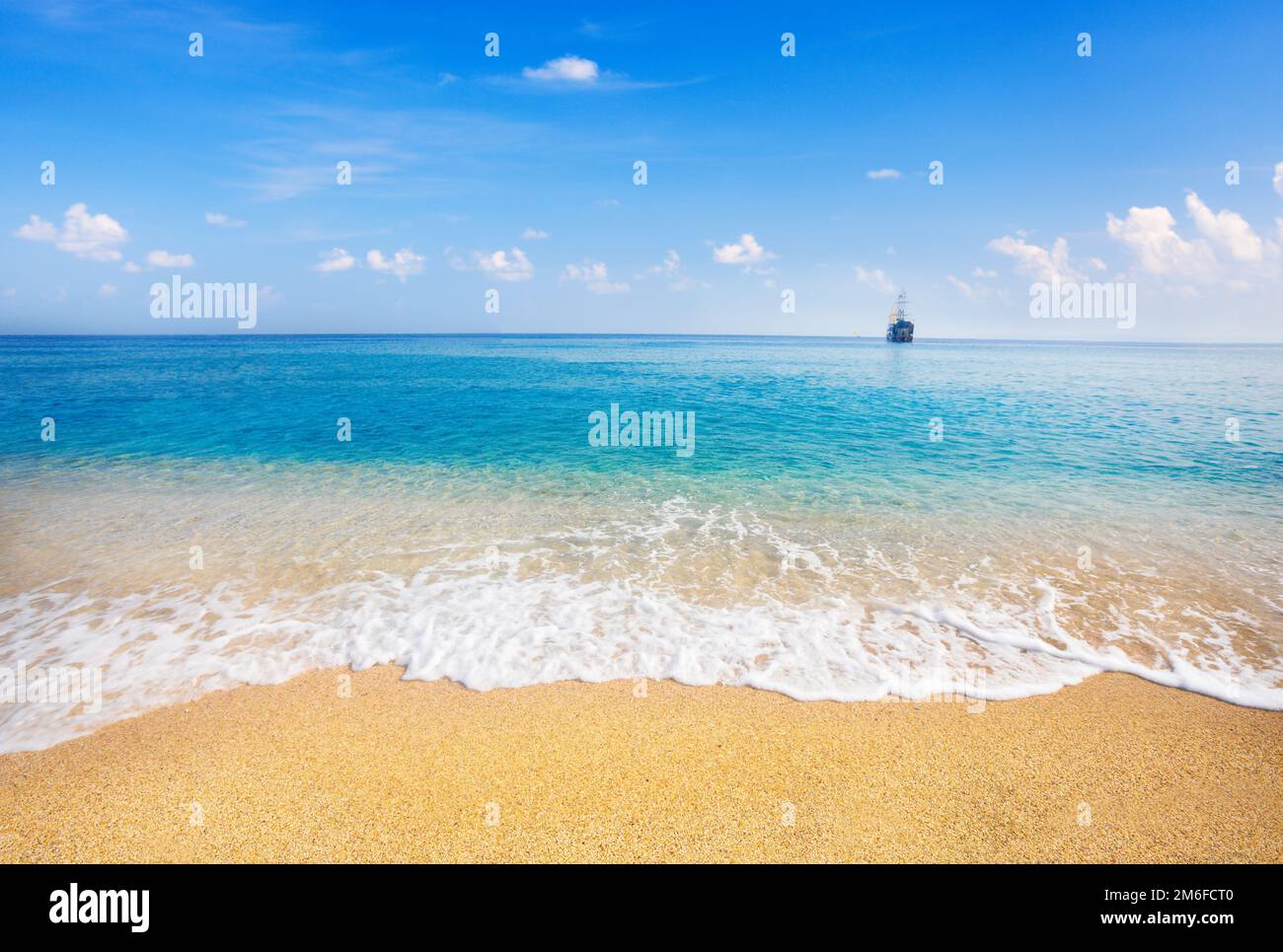 Ocean sandy beach beautiful sea hi-res stock photography and images - Alamy