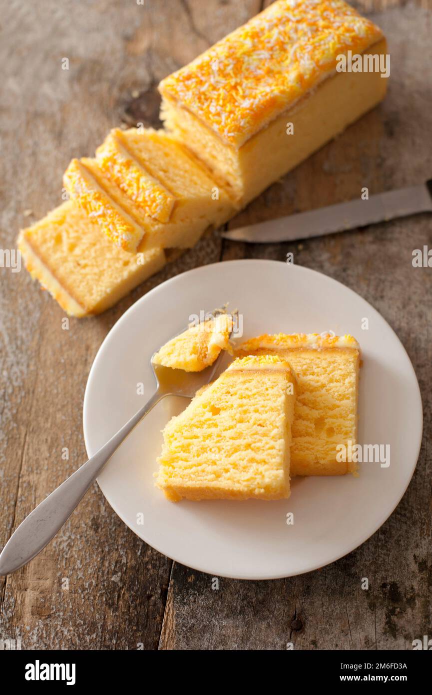 Fresh vanilla sponge cake with flavored icing Stock Photo - Alamy