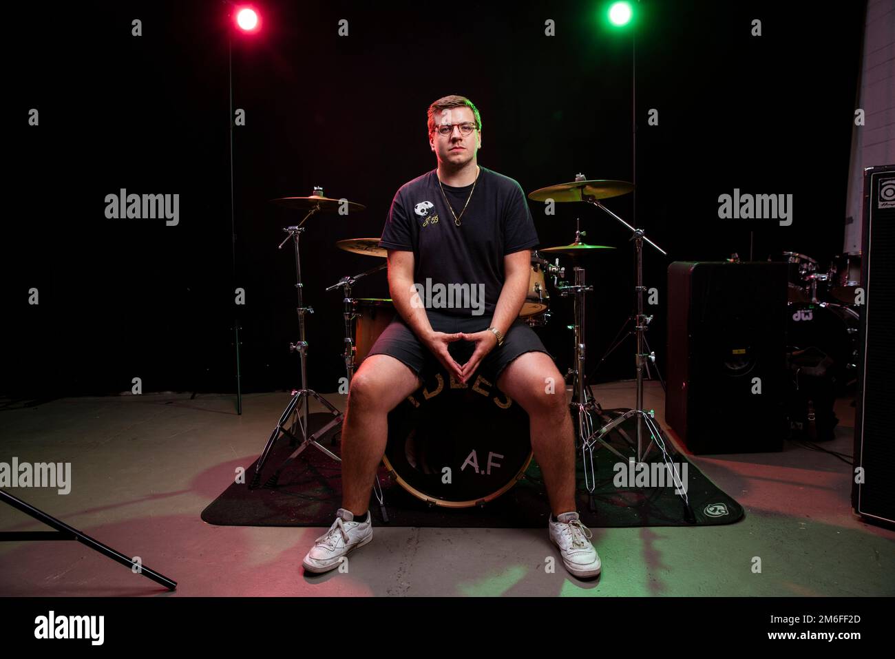 Idles jon beavis posed hi-res stock photography and images - Alamy