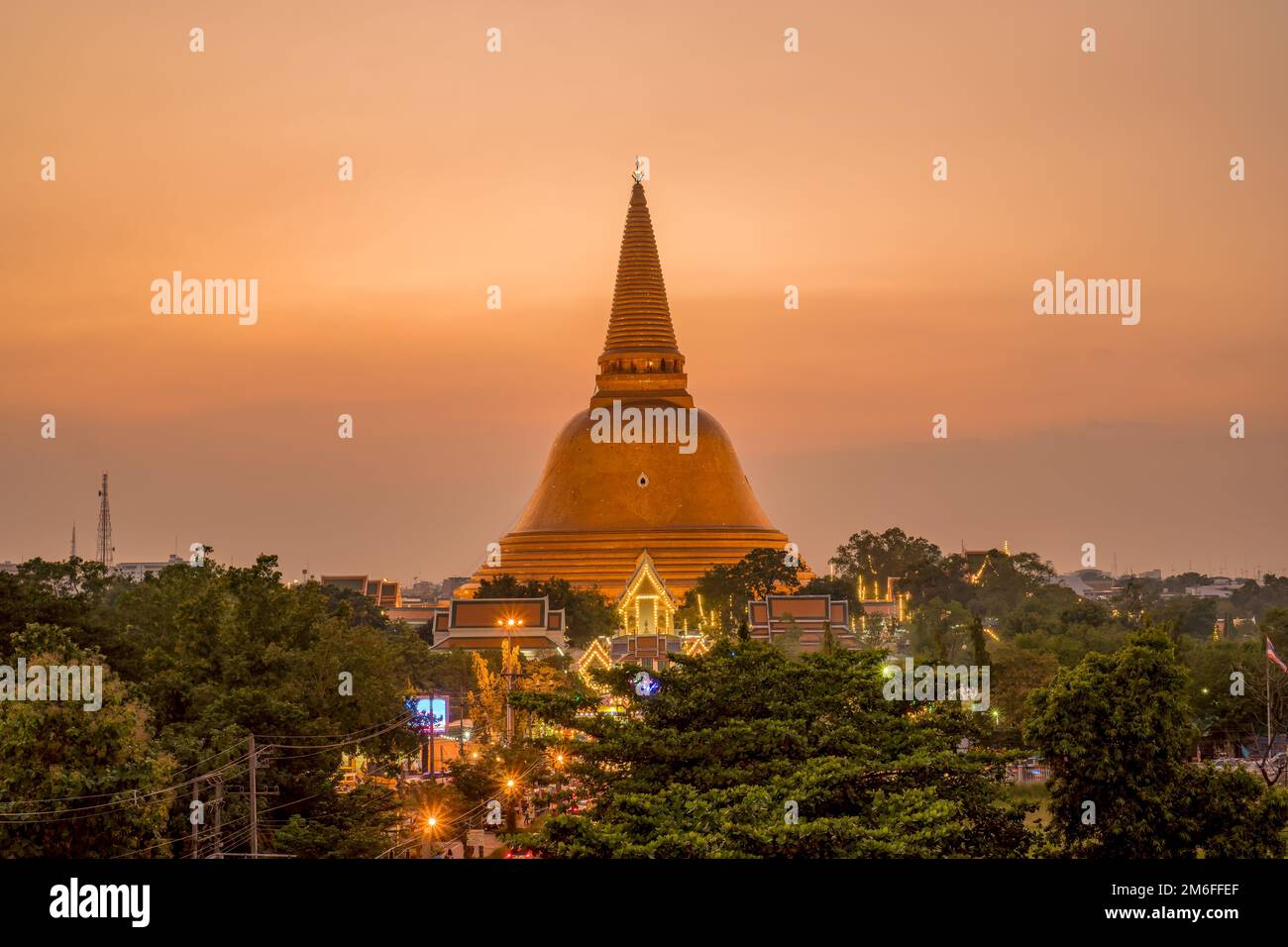 Sunset at Phra Pathom Chedi Nakhon Pathom Province, Thailand Stock ...