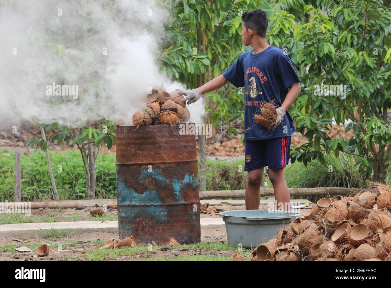 Burning coconut shells hi-res stock photography and images - Alamy