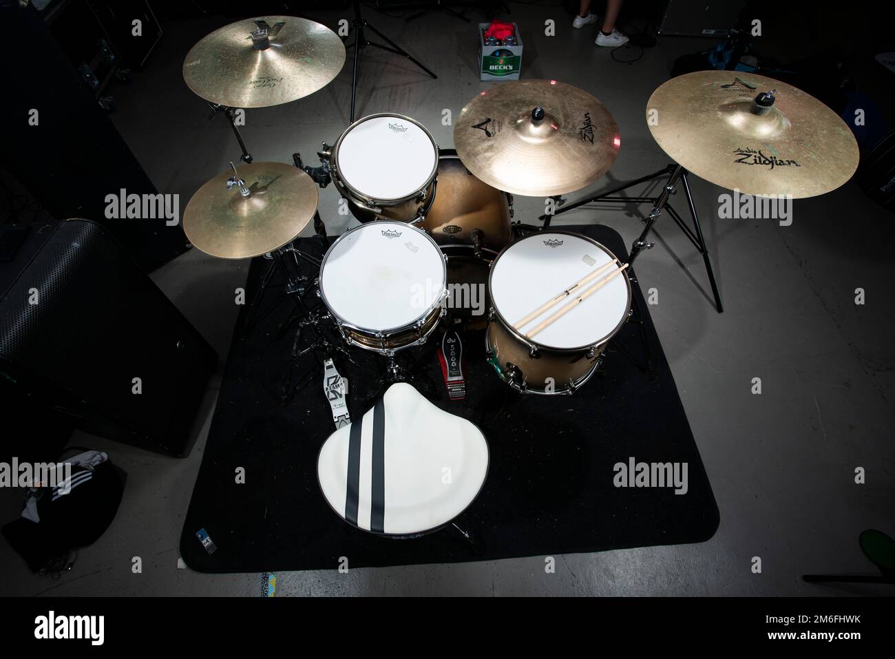Idles jon beavis drums hi-res stock photography and images - Alamy