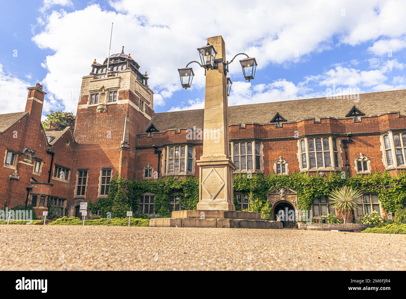 Cambridge university students 2022 hi-res stock photography and images ...